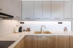 Villa Deluxe, 2 quartos, vista para o mar, em frente à praia | Cozinha privada