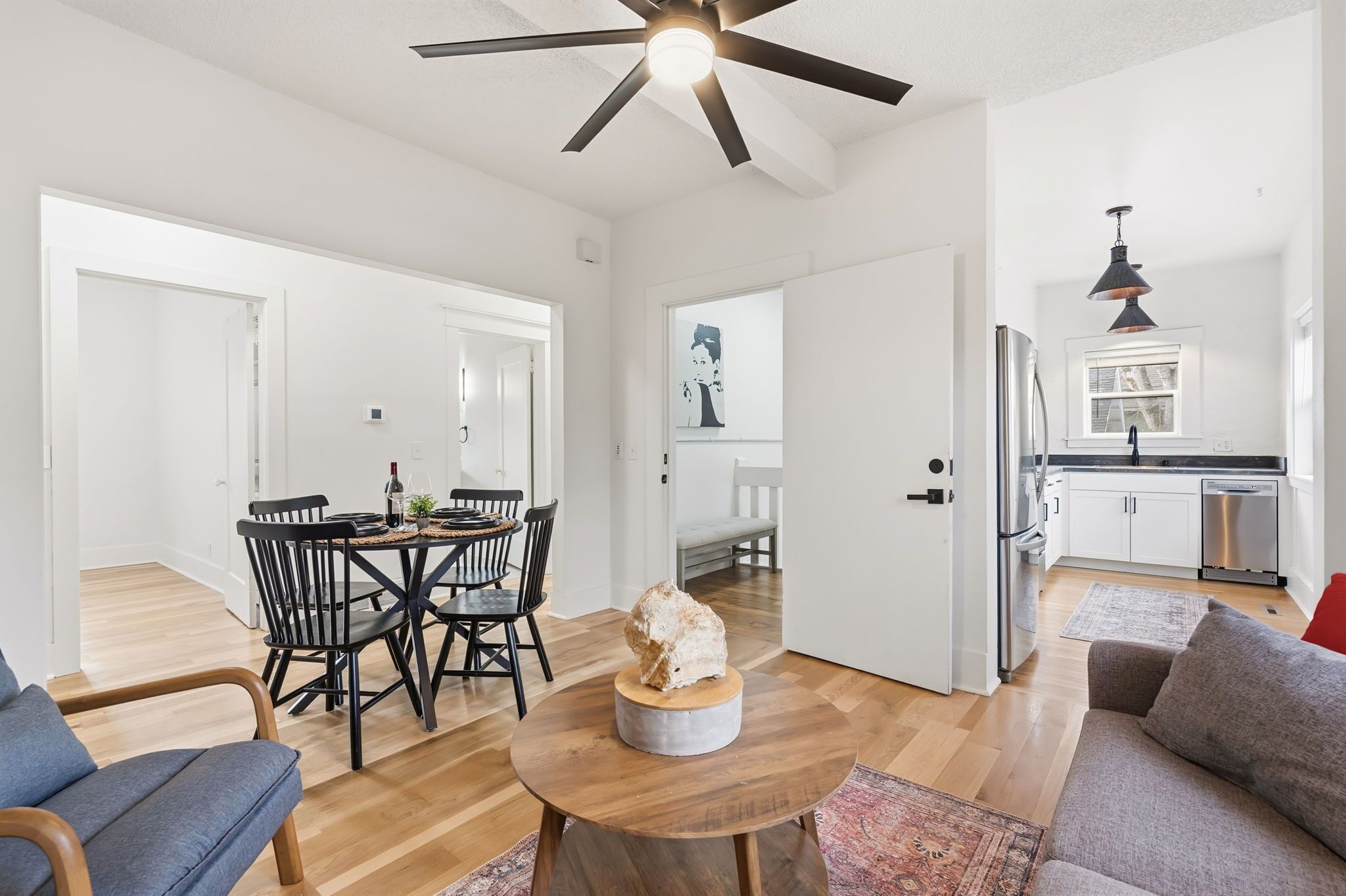 Casa, várias camas, pátio, vista para o jardim (701 Mathews St (Unit B)) | Interior