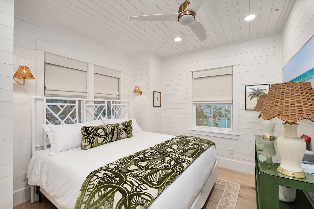 Blue Water Haven|Private Heated Pool|Golf Cart|Newly Remodeled ...