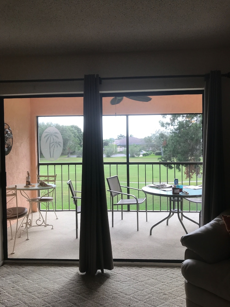 2 bedroom condo in Venice FL overlooking the 2nd hole at Capri Isles ...