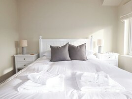 3 quartos, individualmente decorados, individualmente mobiliados