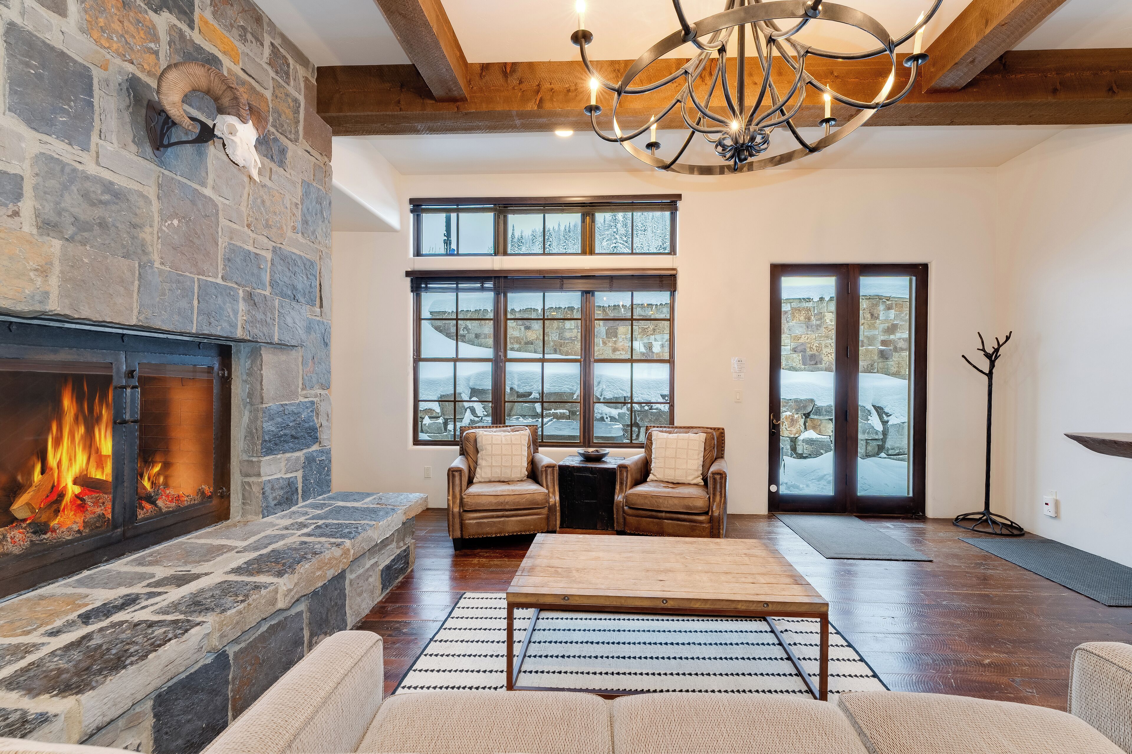 Luxury Ski In/ski Out Chalet W/ Hot Tub And Heated Garage - Whitefish