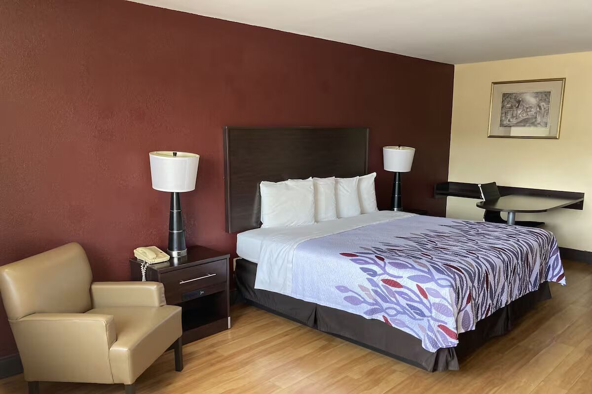 2 Comfortable Rooms W/ Microwave & Fridge  Convenient - Cleveland, TN