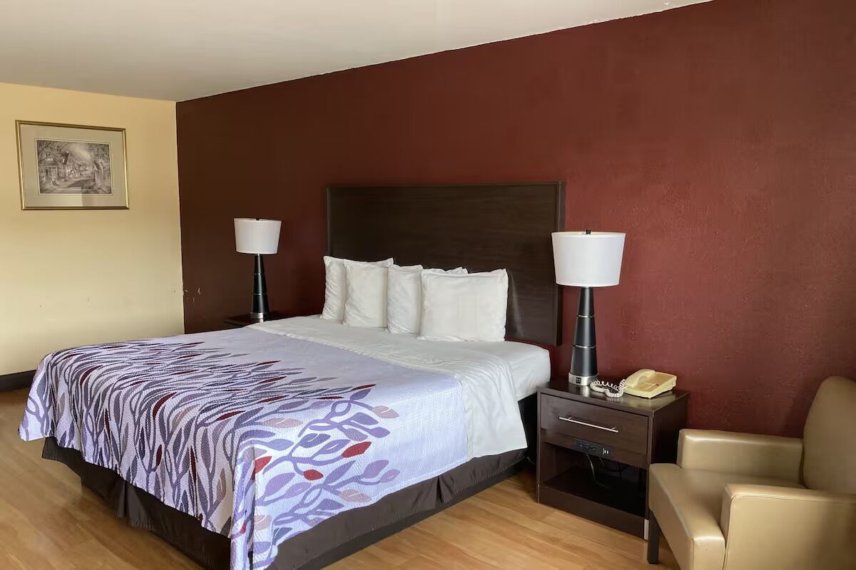 2 Peaceful King Rooms For Adventure-loving Guests - Cleveland, TN