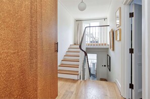 Exquisite 2 Bedroom Flat in Notting Hill Reviews, Deals & Photos 2026 ...