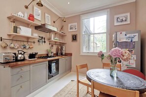 Exquisite 2 Bedroom Flat in Notting Hill Reviews, Deals & Photos 2026 ...
