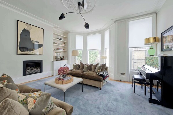 Exquisite 2 Bedroom Flat in Notting Hill Reviews, Deals & Photos 2026 ...