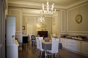 Pequeno-almoço tipo buffet diário incluído