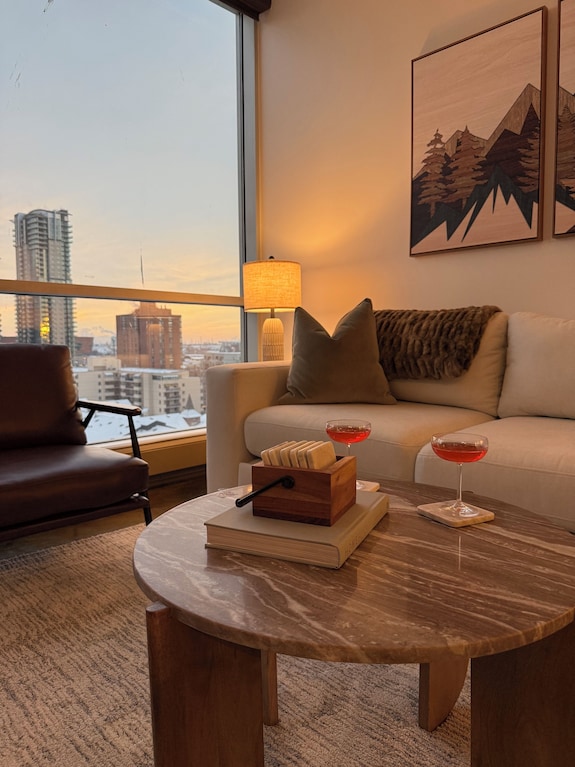 Country Meets City! Modern 1br Downtown Condo - Calgary