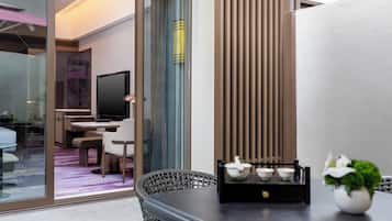 Cortinas/cortinados opacos, Wi-fi grátis, roupa de cama fornecida