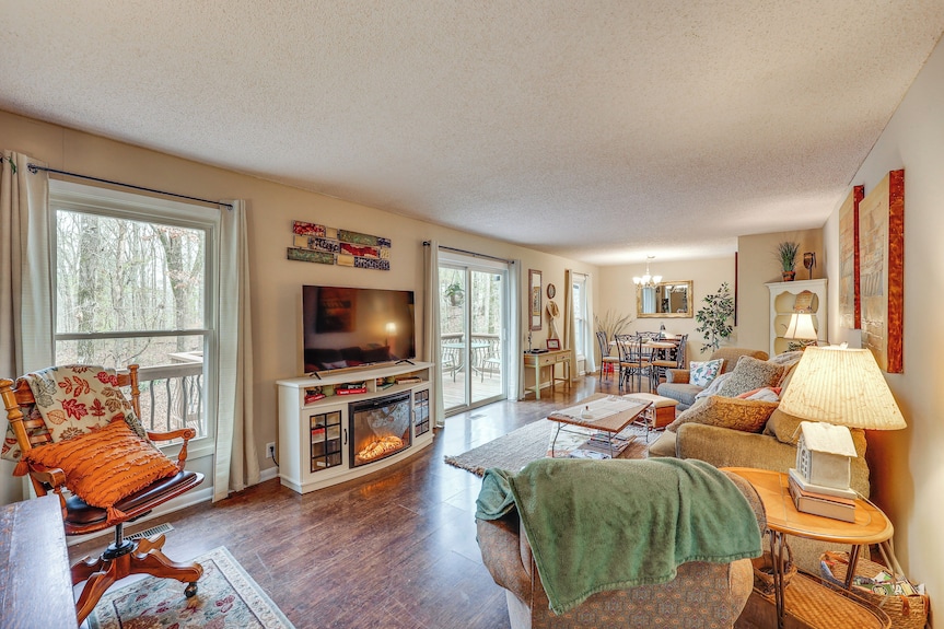 Near Lakes & Trails! Hot Springs Village Hideaway - Lake Ouachita State Park, Mountain Pine