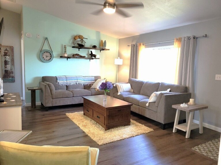 Stroll To The Beach! Warm Up In The Hot Tub - Brookings, OR