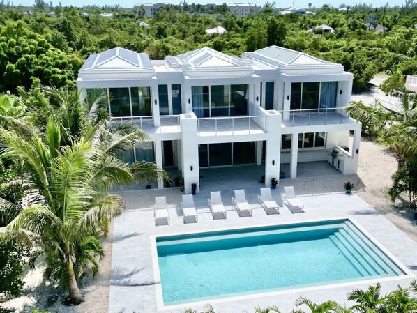 Pure Water Villa - Grace Bay Beach - New 5 Bedroom Villa Reviews, Deals ...