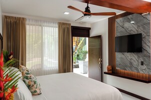 Quarto Superior, 1 cama king-size, vista para a montanha | Minibar grátis, cofre no quarto, com decoração personalizada 