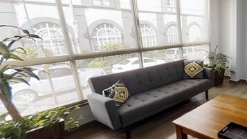 Quarto Individual Básico | Sala de estar