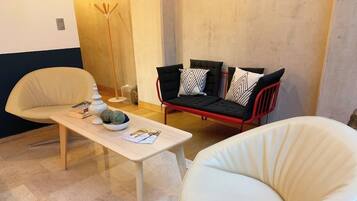 Quarto Individual Básico | Sala de estar