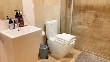 Quarto Individual Básico | Casa de banho