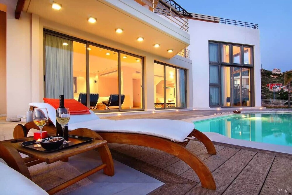 Anavyssos 4BR • Infinity Pool • Bay Views - Anavyssos | Stayz