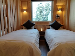 Cortinas blackout, Wi-Fi de cortesia, roupa de cama