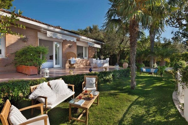 Casa Le Onde, with private terrace, shared pool Reviews, Deals & Photos ...