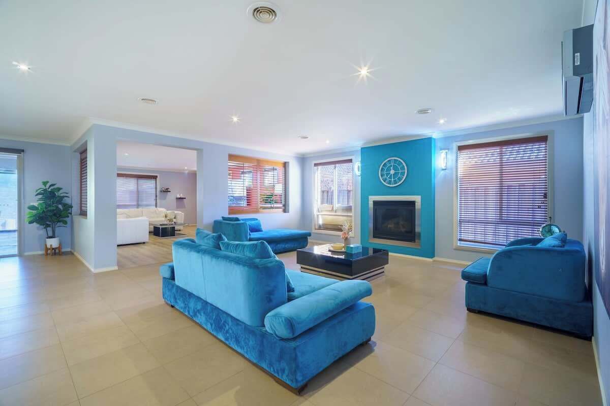 Modern 4br Family Home In Tarneit Spacious Retreat - Werribee