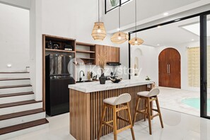 Vila, 3 quartos, vista para a piscina | Sala de jantar