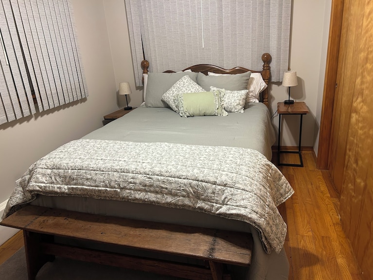 Comfortable 2/3 Bedroom Home Near Eiu - Charleston, IL