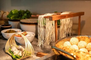 Pequeno-almoço tipo buffet diário (20 CNY por pessoa) 