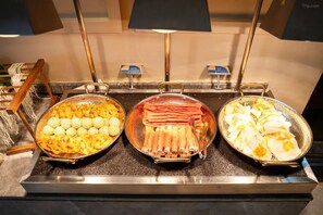 Pequeno-almoço tipo buffet diário (20 CNY por pessoa) 