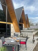 Vila luxo, vista para o jardim | Terraço/pátio