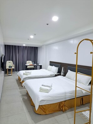 Quarto duplo | Escrivaninha, espaço de trabalho para notebook, Wi-Fi de cortesia