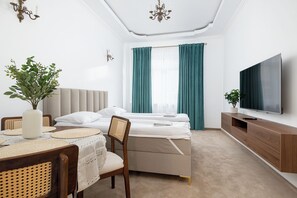 Apartamento, sacada | Ferros/tábuas de passar roupa, Wi-Fi de cortesia