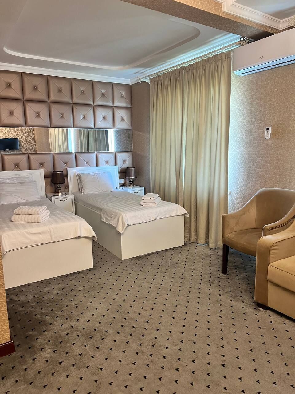 Quarto Twin Superior | Secretária, secretária adequada para computadores portáteis 