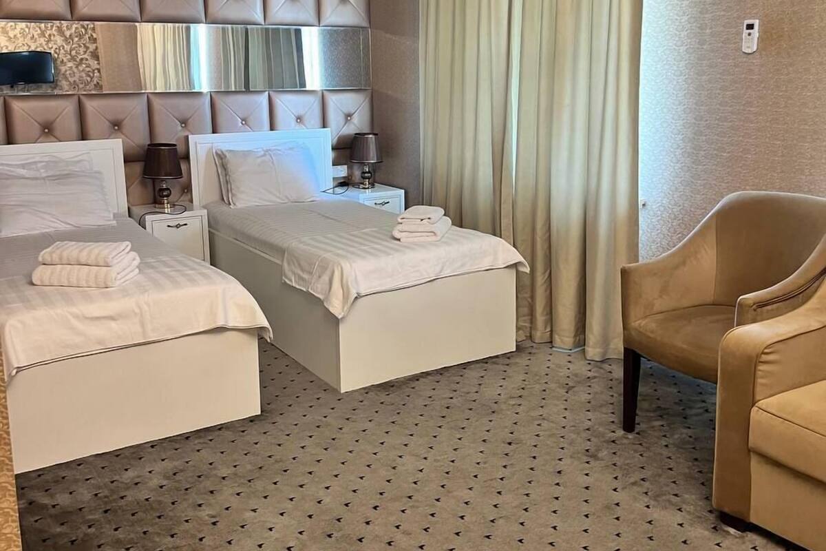 Quarto Twin Superior | Secretária, secretária adequada para computadores portáteis