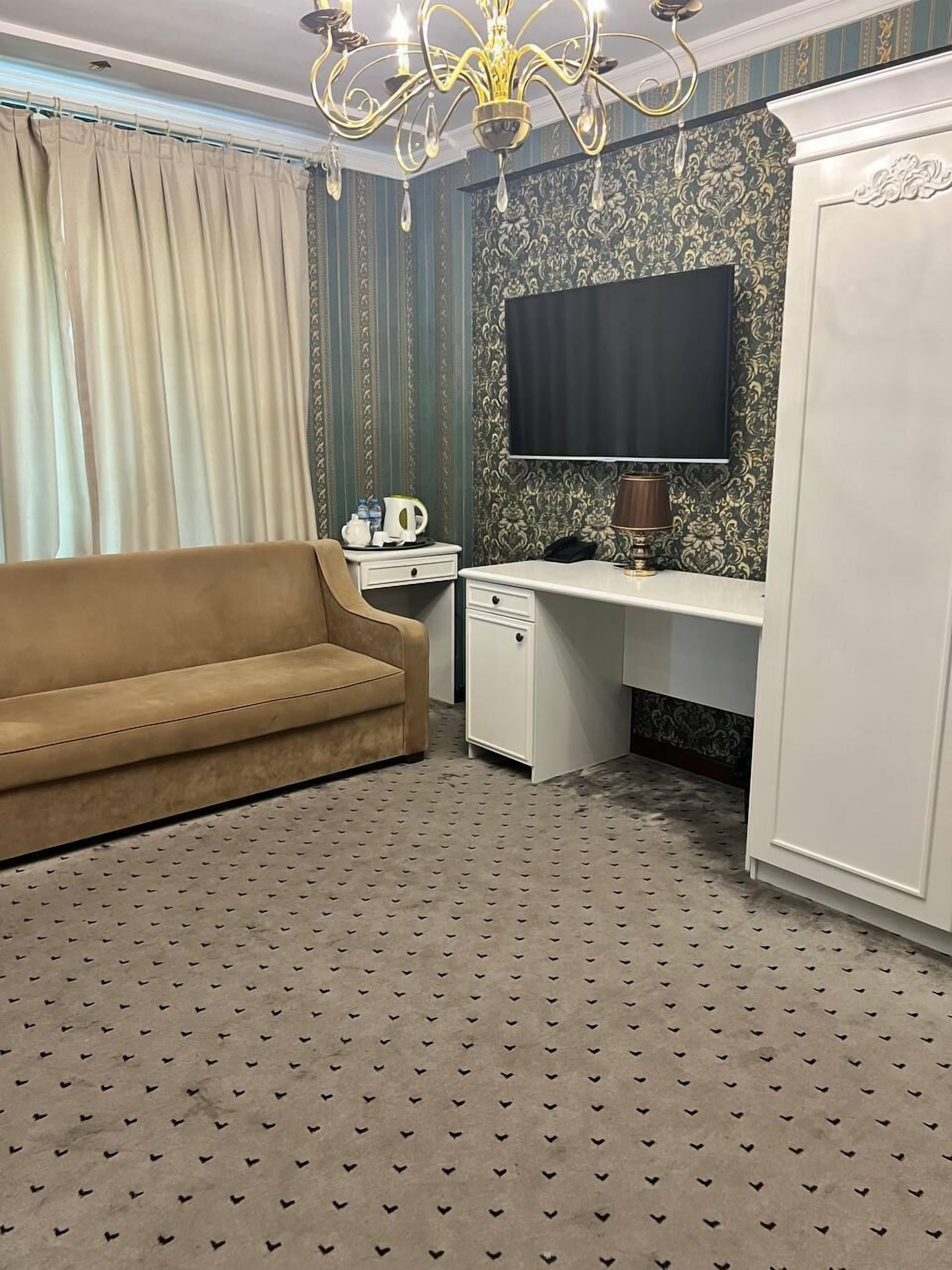 Quarto Duplo, Vista para a cidade | Secretária, secretária adequada para computadores portáteis 