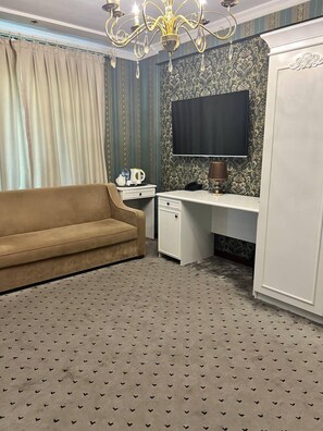 Quarto Duplo, Vista para a cidade | Secretária, secretária adequada para computadores portáteis 