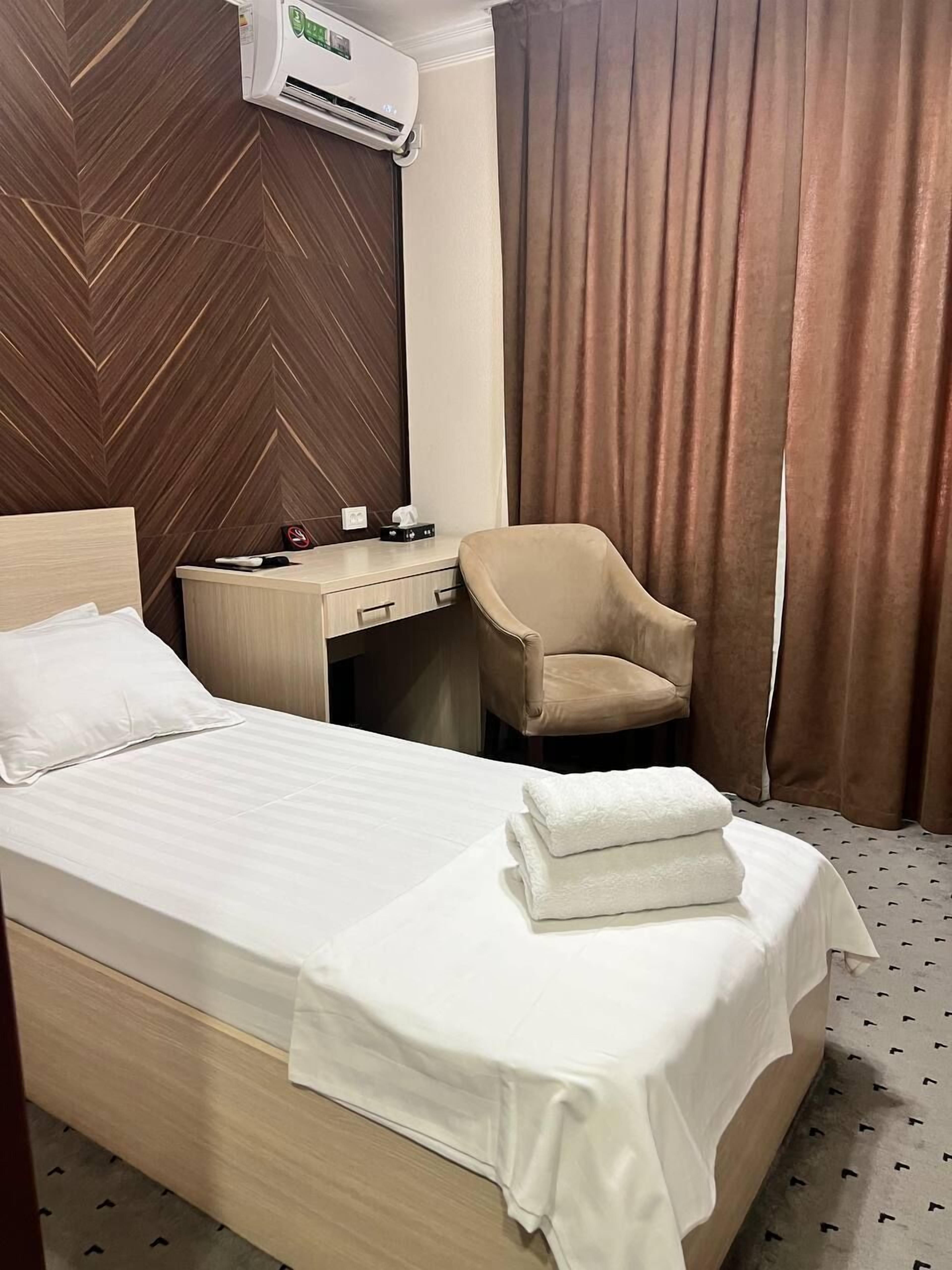 Quarto Individual Deluxe | Secretária, secretária adequada para computadores portáteis 