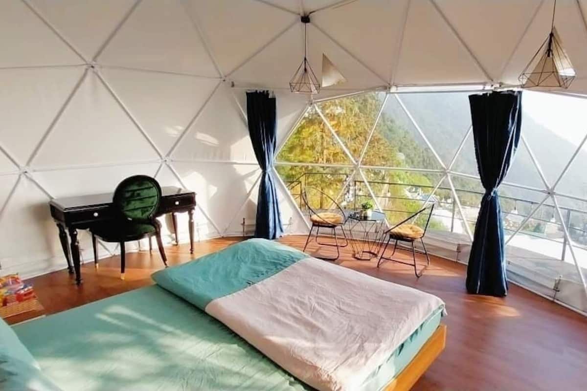 Quarto casal premier, vista para a montanha | Lençóis italianos Frette, roupas de cama premium