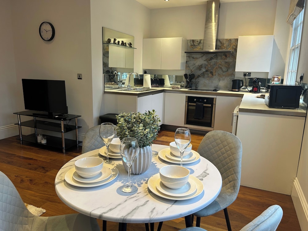Long Stay Friendly-family-wifi-parking-sleeps 6 - Bedford