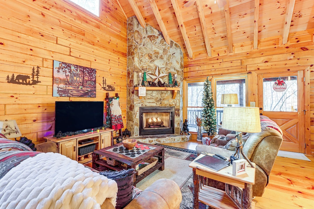 Game Room & Hot Tub! Family Cabin In Blue Ridge - Blue Ridge, GA