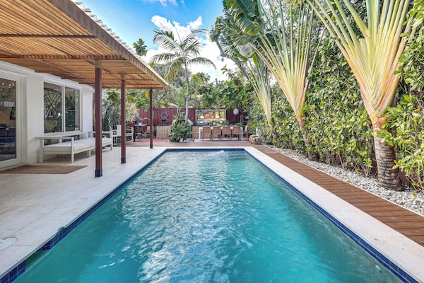Tropical Backyard W/pool: 10 Min From Miami Beach! - Miami, FL