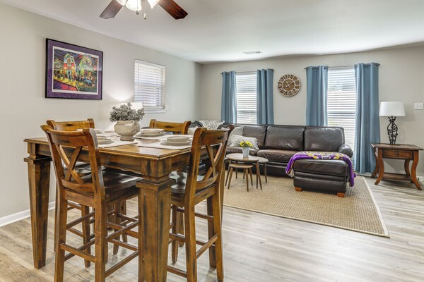 1 Mi To Lsu, Tiger Stadium! Lovely Home W/ Parking - Louisiana
