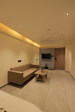 Quarto superluxo | Área de estar | TV LCD 32 polegadas com canais a cabo