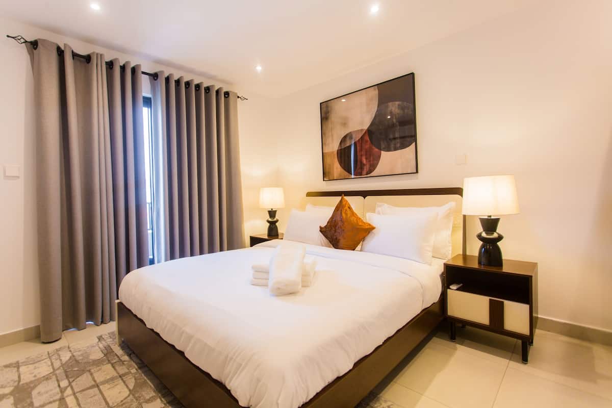 Apartamento superluxo, 1 quarto, sacada | Cortinas blackout, quartos à prova de som, ferros/tábuas de passar roupa