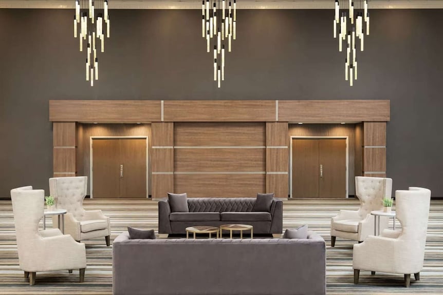 Off I-35w | Indoor Pool + On-site Dining - Burleson, TX