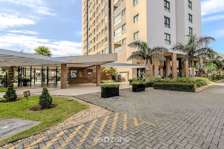 Fachada. Apartments in Condominium w/ Great Infrastructure and 130 m From the Beach - AVR