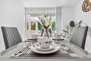 Casa, 3 quartos, sacada | Sala de jantar