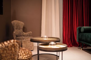 Apartamento luxo, vista para a cidade | Área de estar