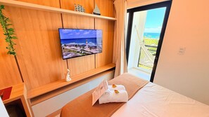 Apartamento Deluxe | Secretária, secretária adequada para computadores portáteis 