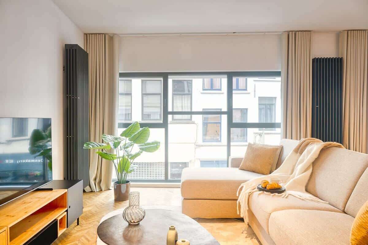 Ample 2-br Apt In Antwerp - Centraal Station Antwerpen